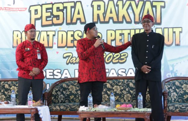 Hadiri Rokat Desa dan Petik Laut di Desa Kertasada, Bupati Sumenep ...